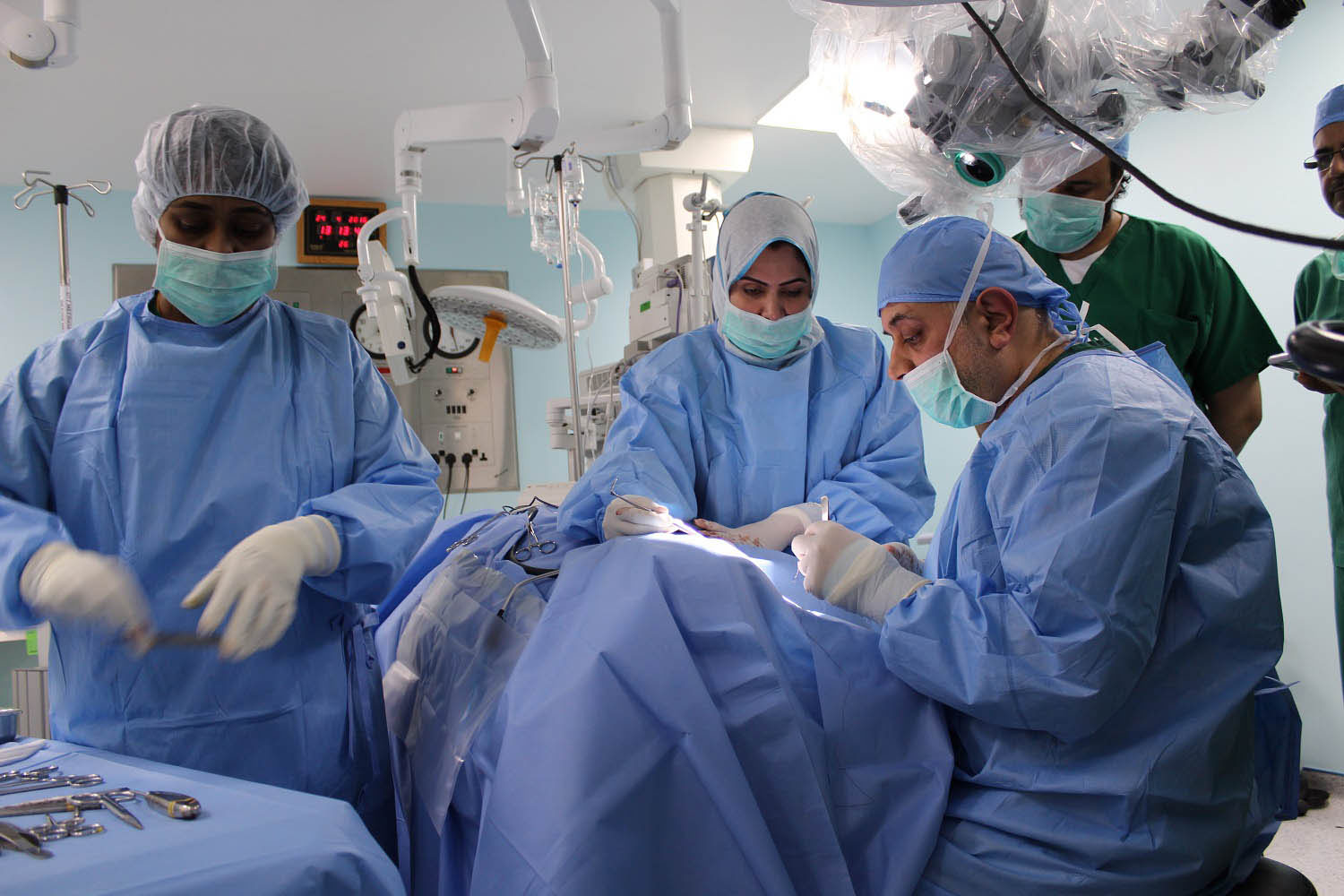 Al Baraha Hospital performs Middle East’s first successful implant of ...